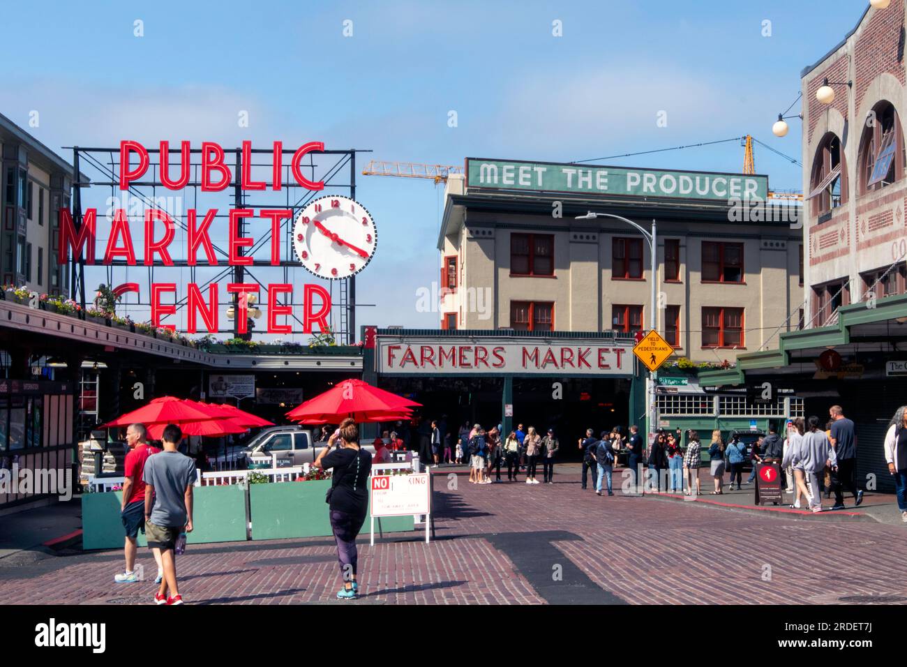 Entrance pike place market hi-res stock photography and images - Alamy