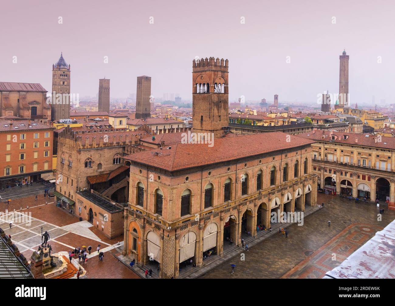 City view towers hi-res stock photography and images - Alamy