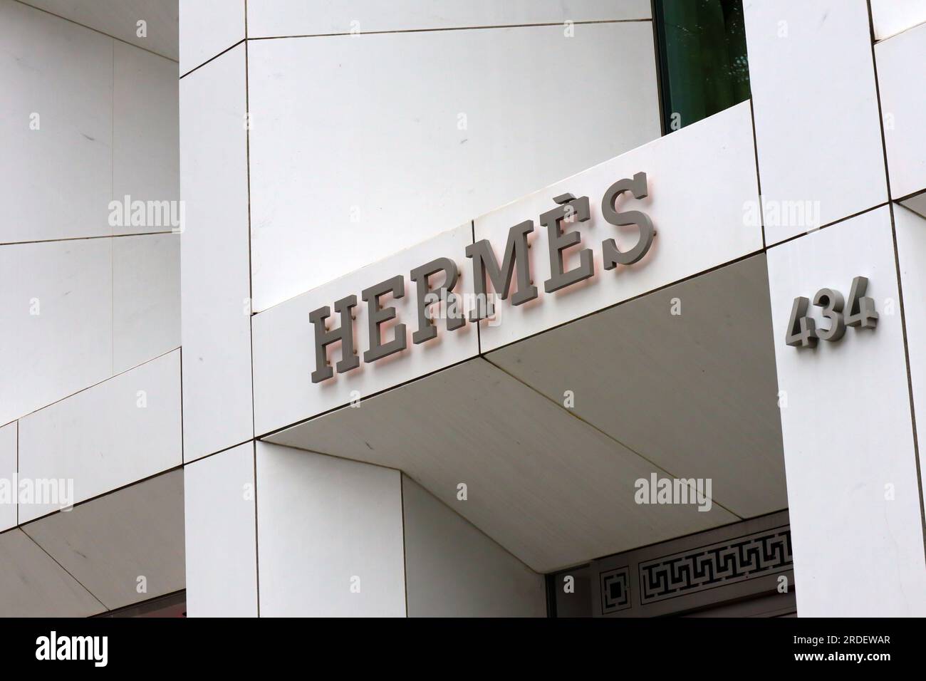 Hermes storefront hi-res stock photography and images - Alamy