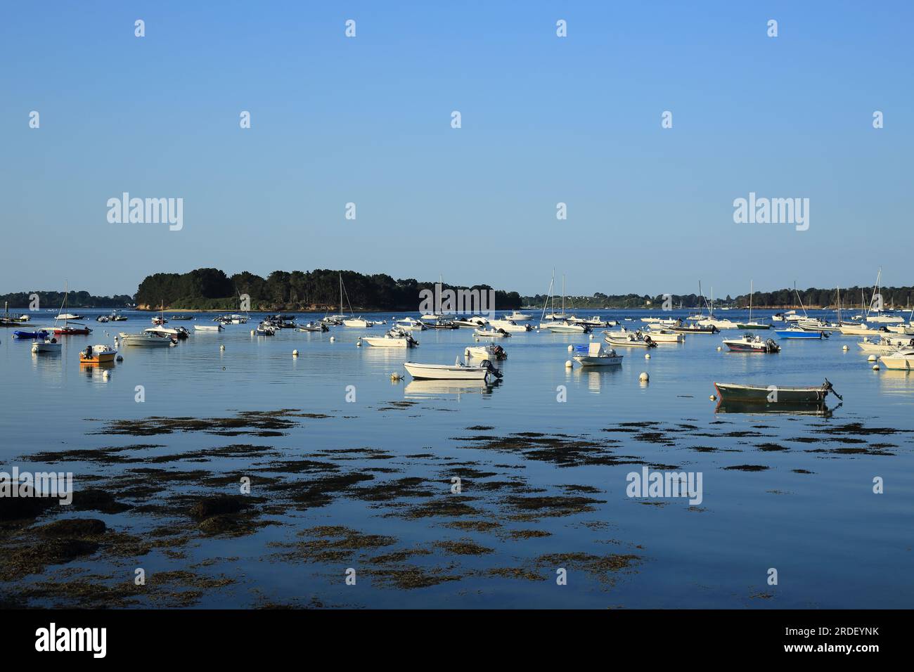 Early morning view from Plage de la Fontaine, Larmor Baden, Vannes ...