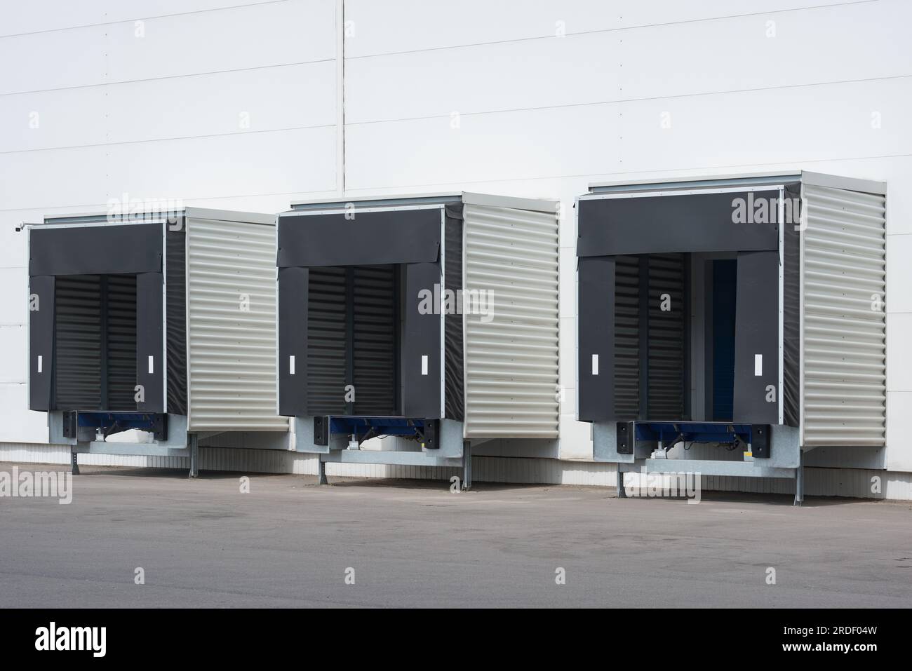 Logistic warehouse gates hi-res stock photography and images - Alamy