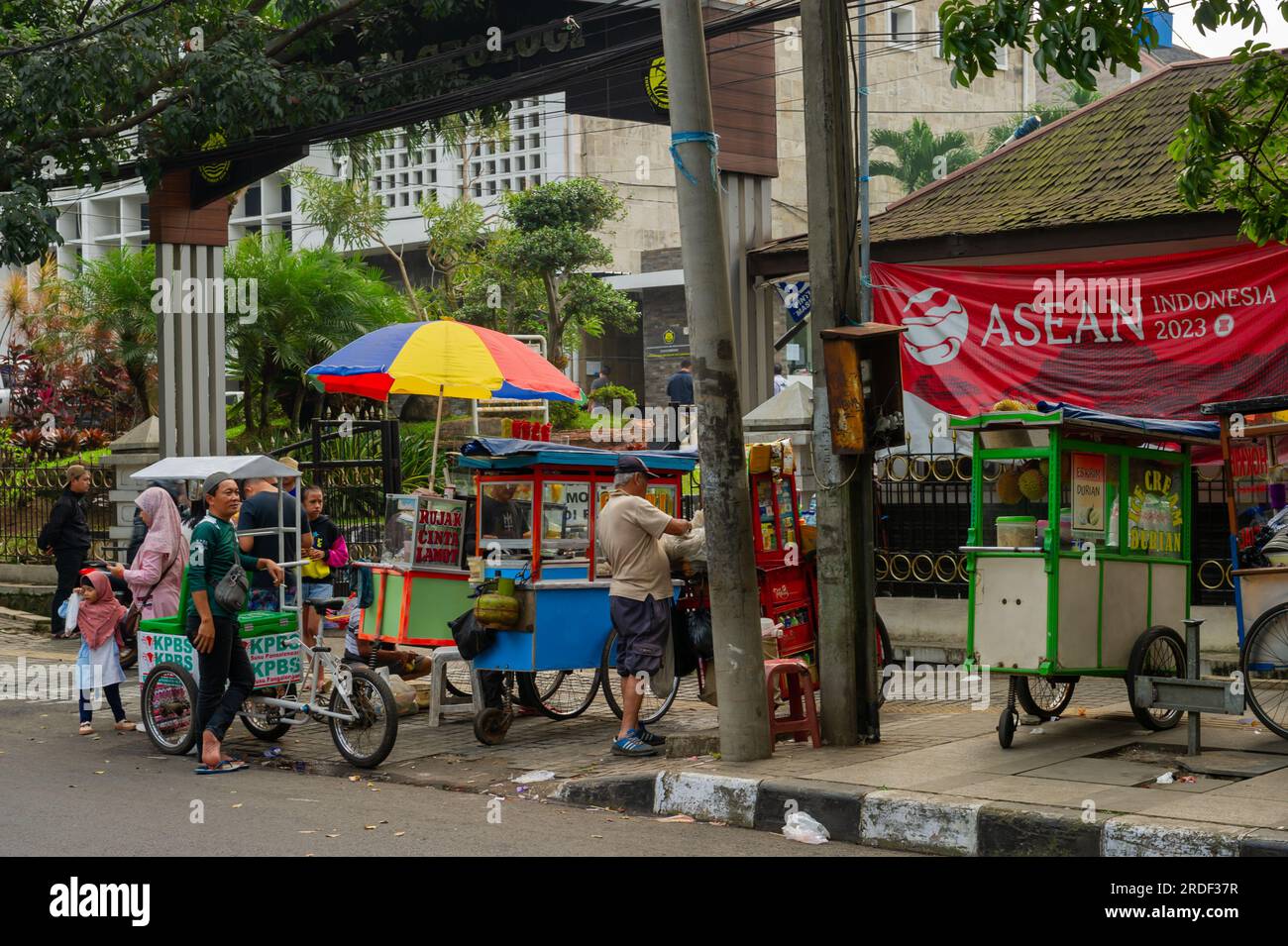 Bandung street food hi-res stock photography and images - Alamy