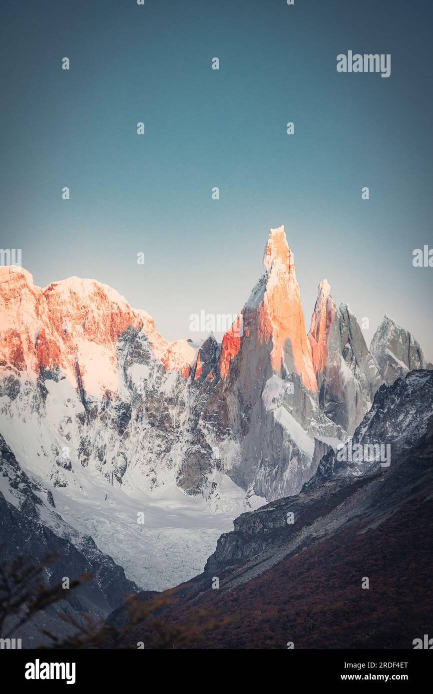 Sunrise fitz roy cerro hi-res stock photography and images - Alamy
