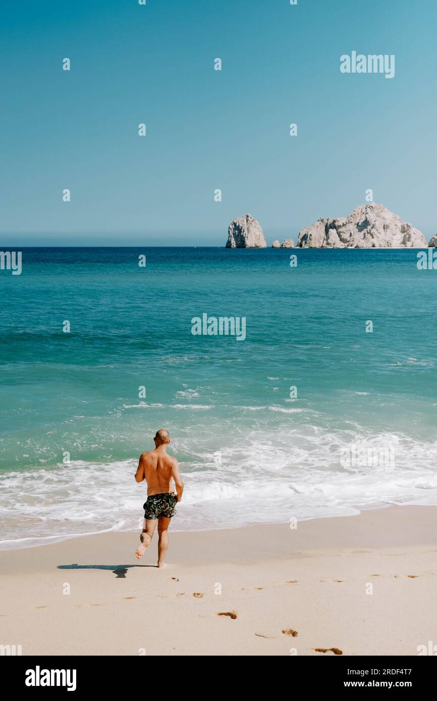 Man runs on the beach hi-res stock photography and images - Alamy
