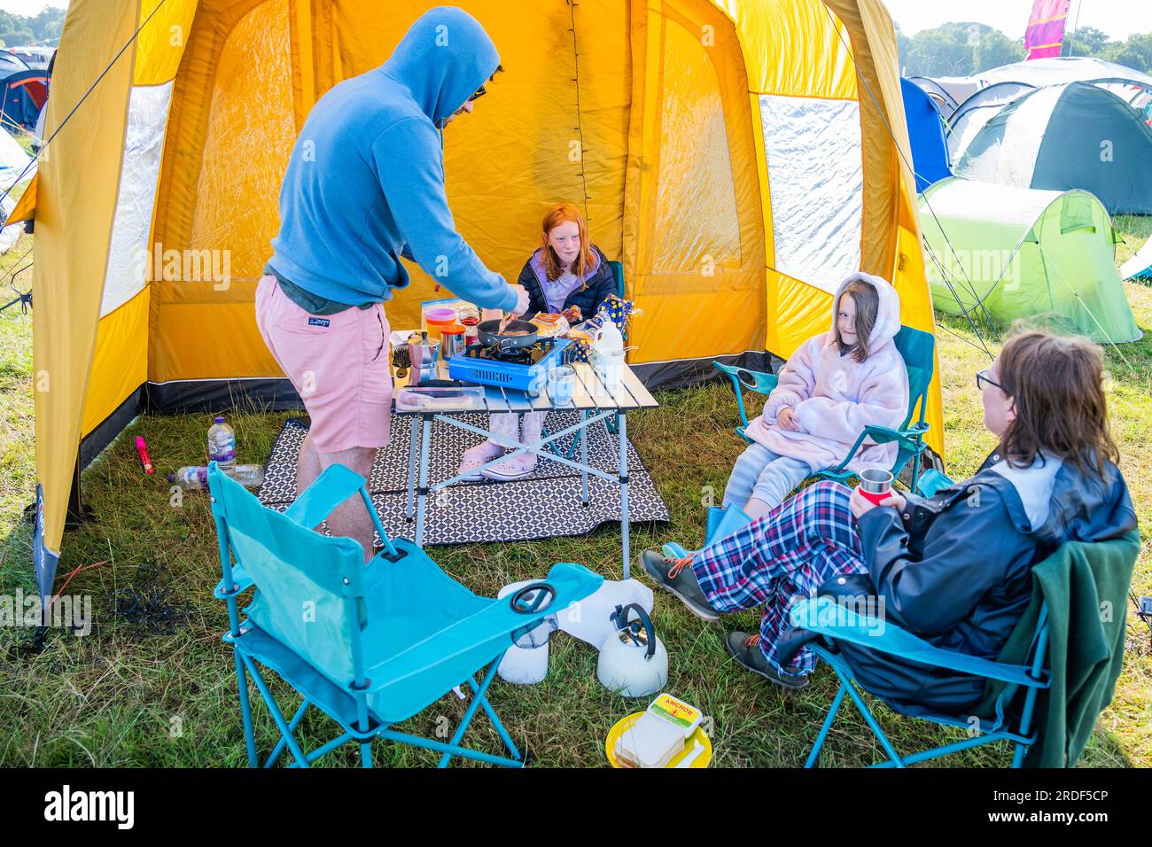 Henham Park, Suffolk, UK. 21st July, 2023. Dawn in the campsite means a ...