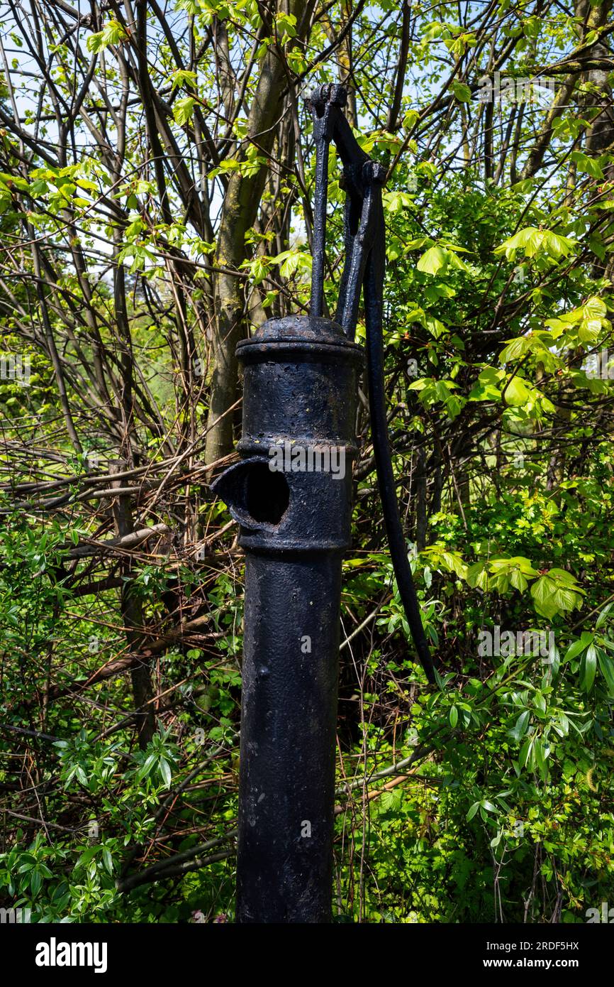 Hand water old roadside hi-res stock photography and images - Alamy
