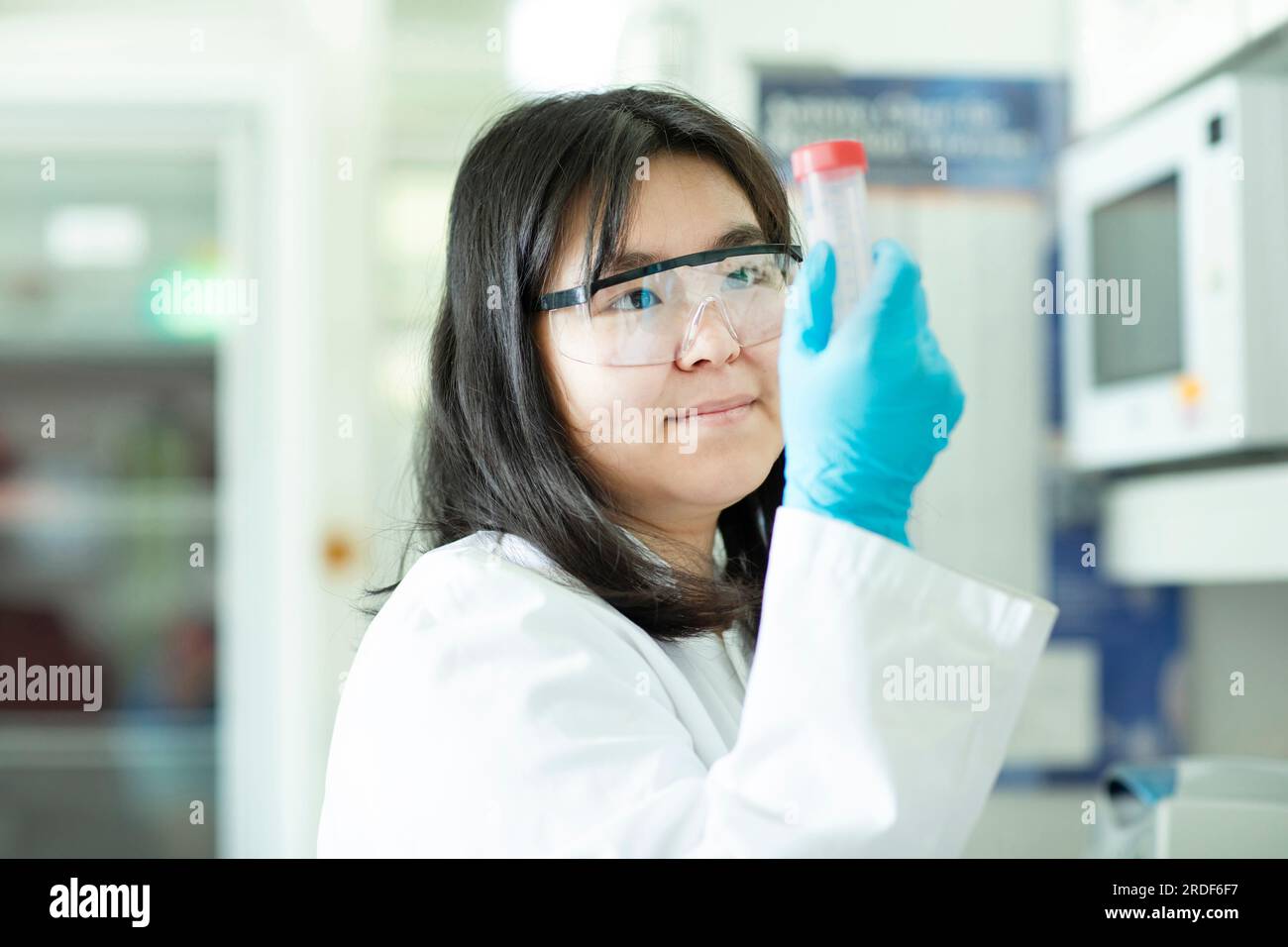 young chinese scientist female controlling a sample in a tube Stock ...