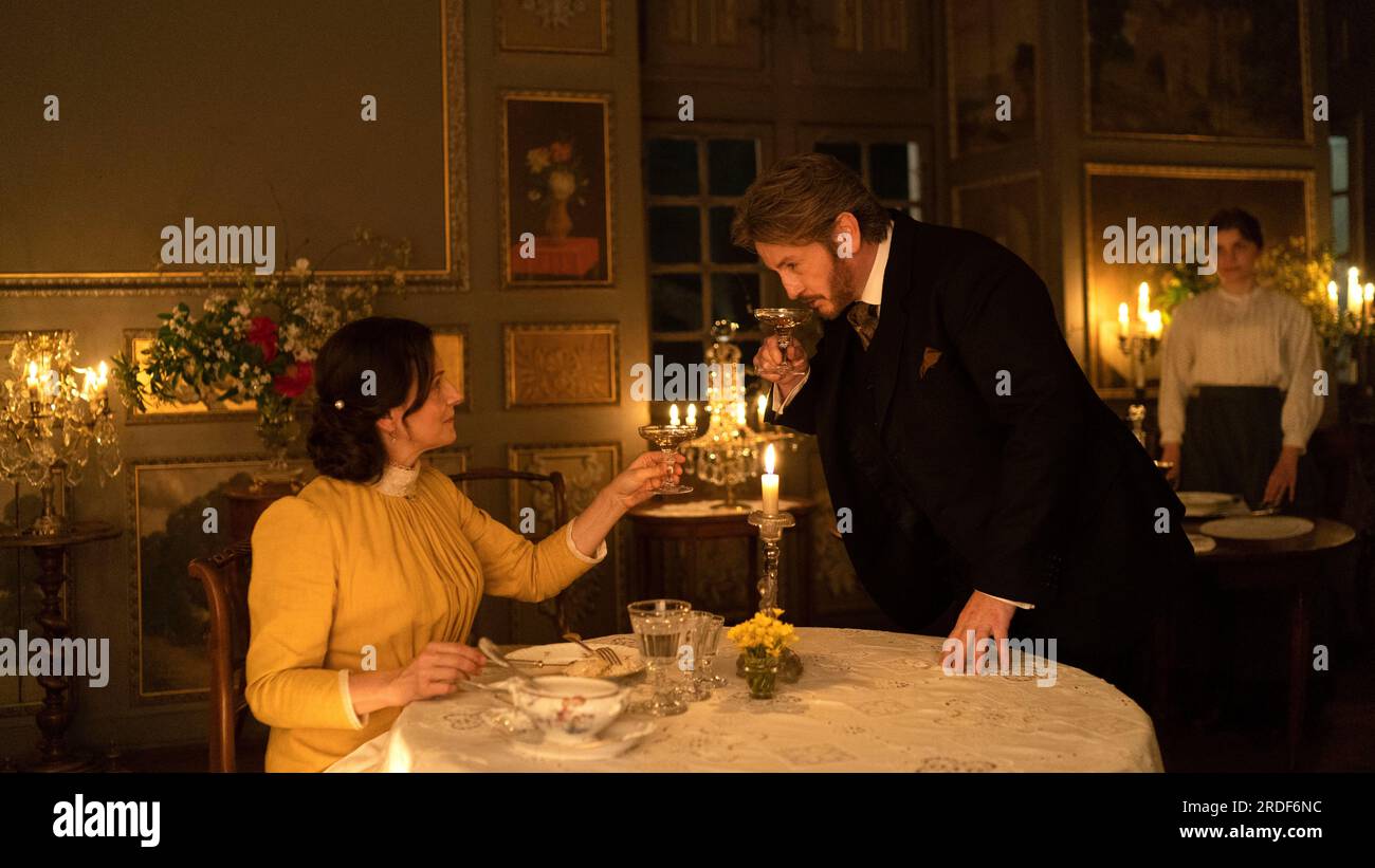 JULIETTE BINOCHE and BENOIT MAGIMEL in THE POT OF FEU (2023) -Original ...