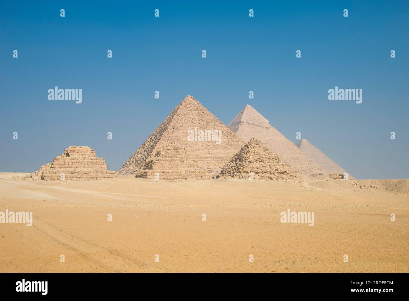 Landscape of the Giza pyramids Stock Photo - Alamy