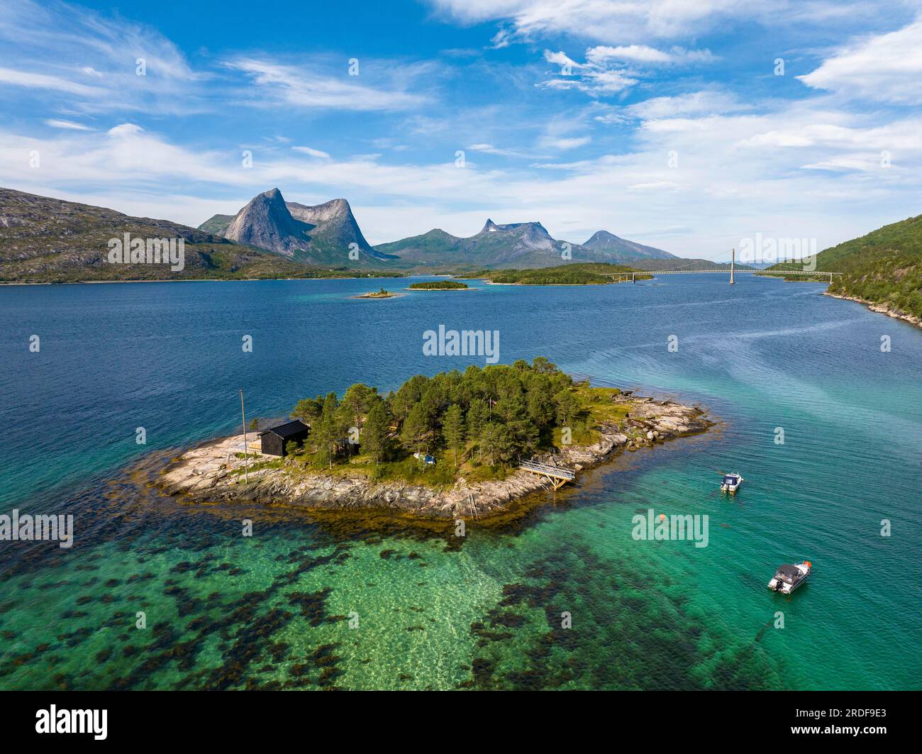 Island in the fjord off Bergen, mountains Kulhornet and Stortinden ...