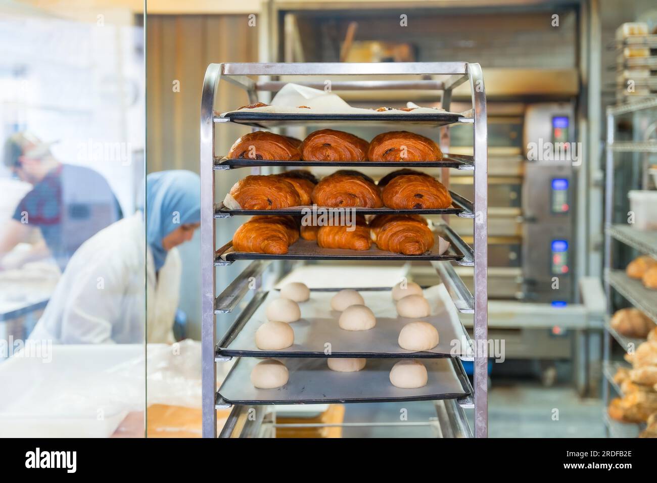 Bakery assistant hi-res stock photography and images - Alamy