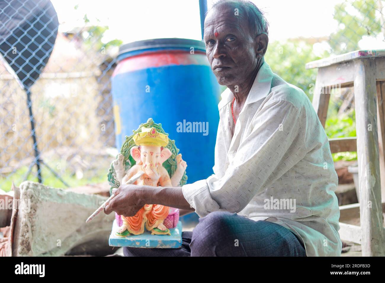 Ganesh, Ganpati idol or murti making process, Workshop for making idols of lord Ganesh for ...