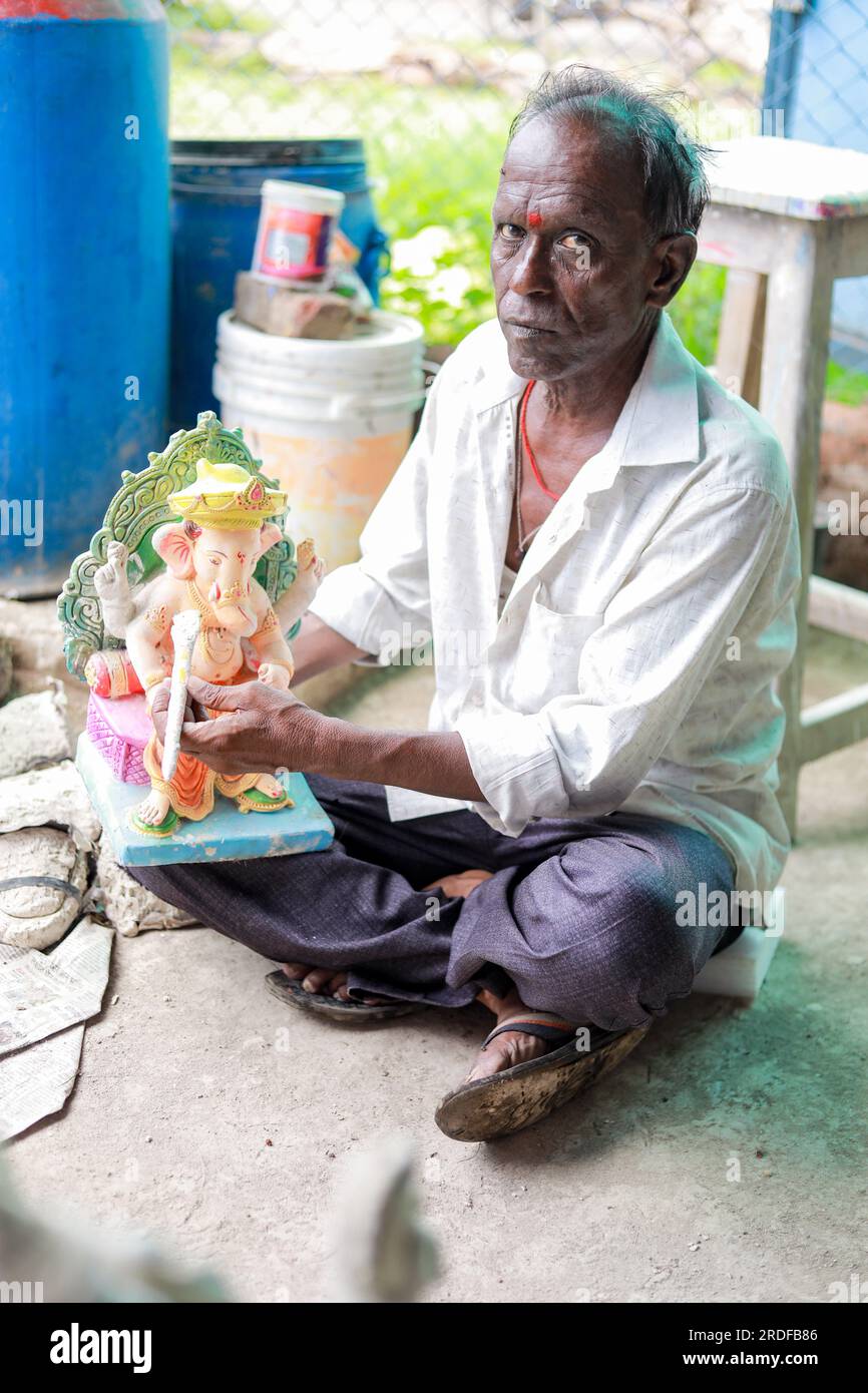 Ganesh, Ganpati idol or murti making process, Workshop for making idols of lord Ganesh for ...