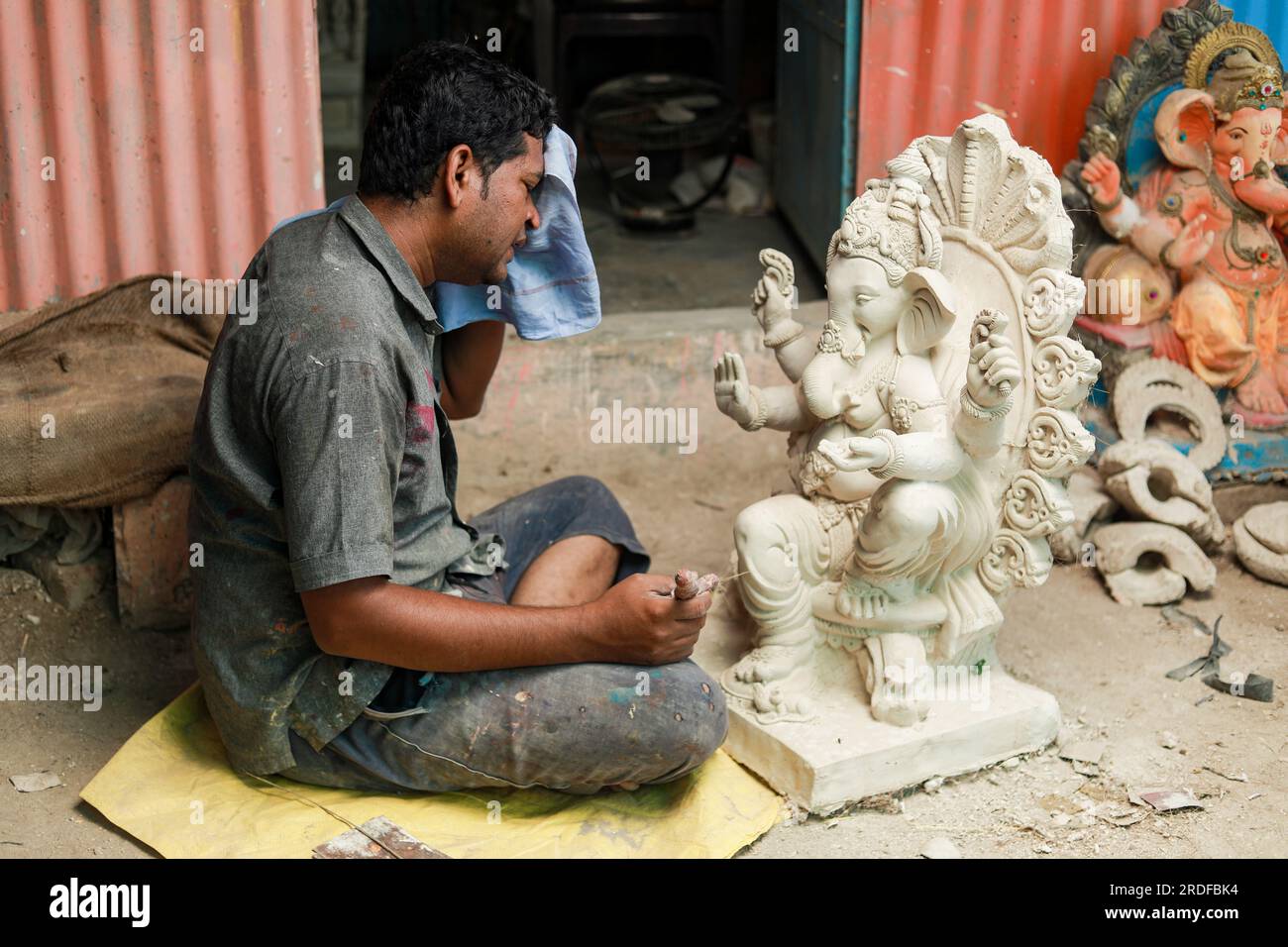 Ganesh, Ganpati idol or murti making process, Workshop for making idols of lord Ganesh for ...