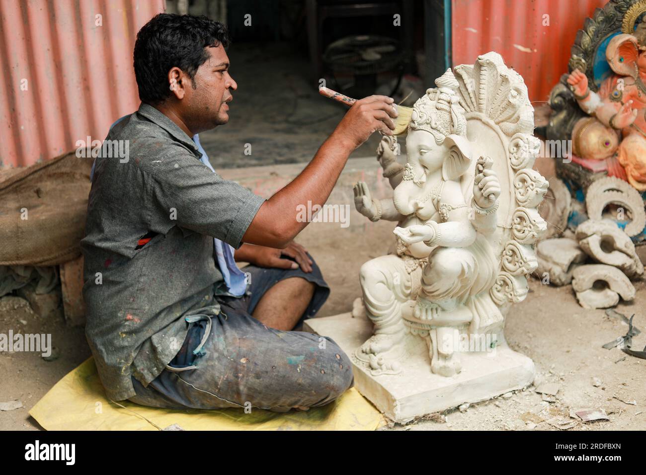 Ganesh, Ganpati idol or murti making process, Workshop for making idols ...