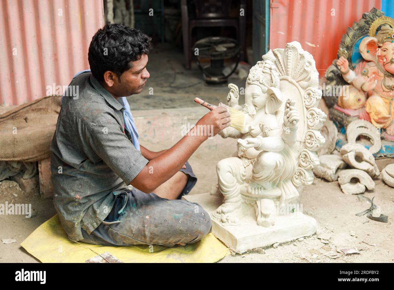 Ganesh, Ganpati idol or murti making process, Workshop for making idols ...