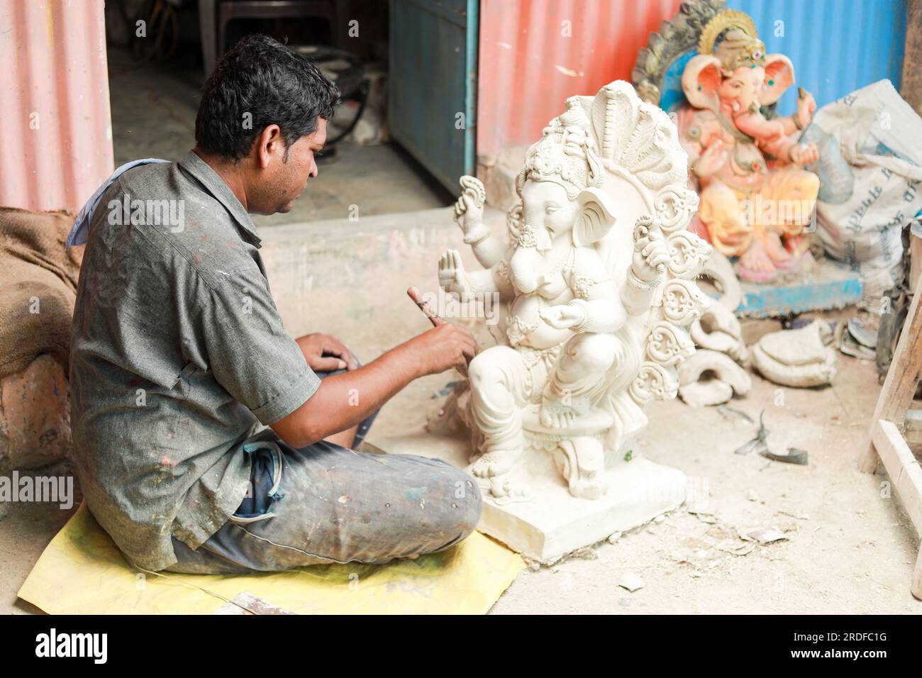 Ganesh, Ganpati idol or murti making process, Workshop for making idols of lord Ganesh for ...