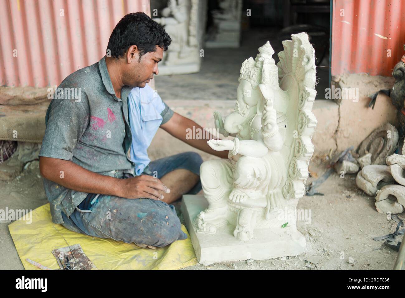 Ganesh, Ganpati idol or murti making process, Workshop for making idols ...