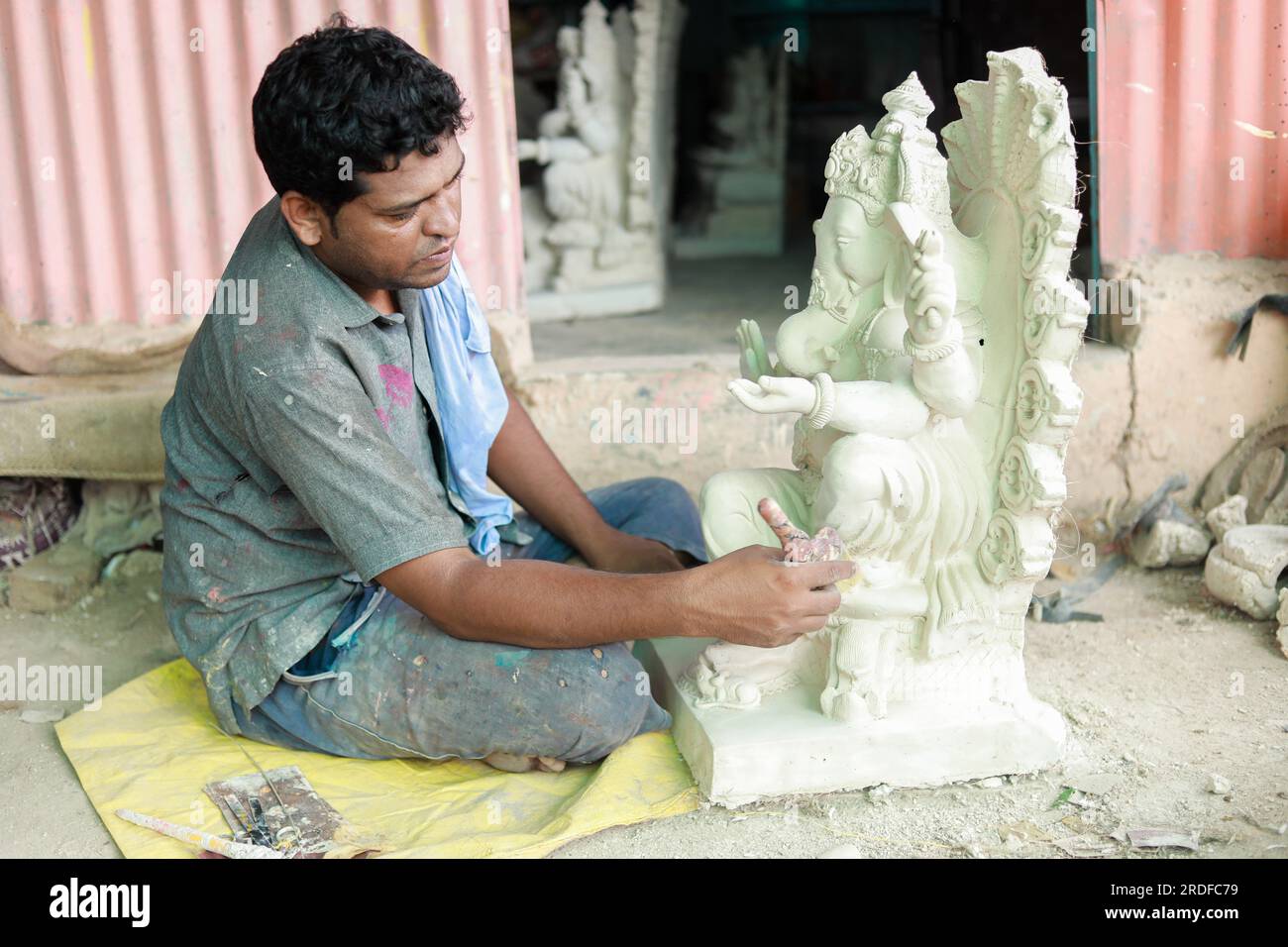 Ganesh, Ganpati idol or murti making process, Workshop for making idols ...