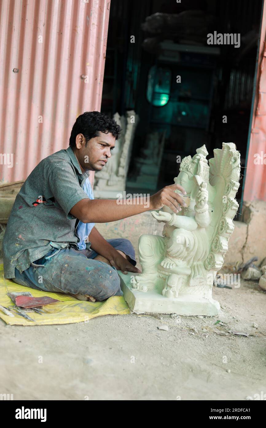 Ganesh, Ganpati idol or murti making process, Workshop for making idols ...