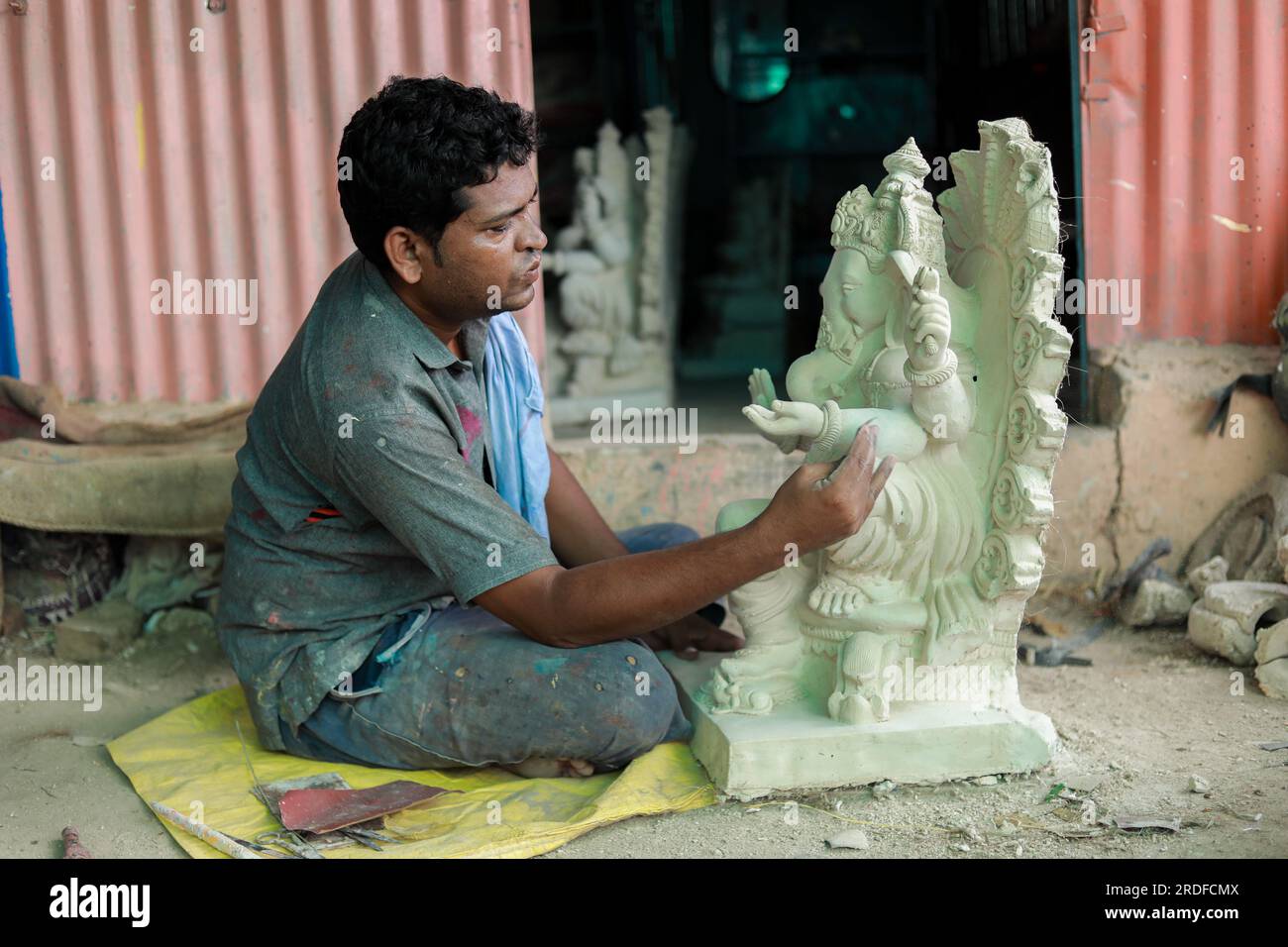 Ganesh, Ganpati idol or murti making process, Workshop for making idols ...