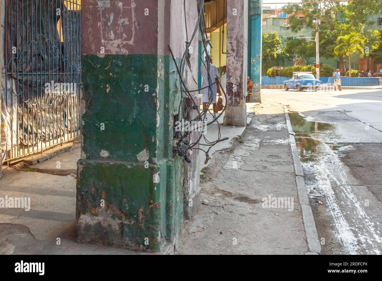 Havana, Cuba - May 27, 2023: Messy electric cables potruding from an ...