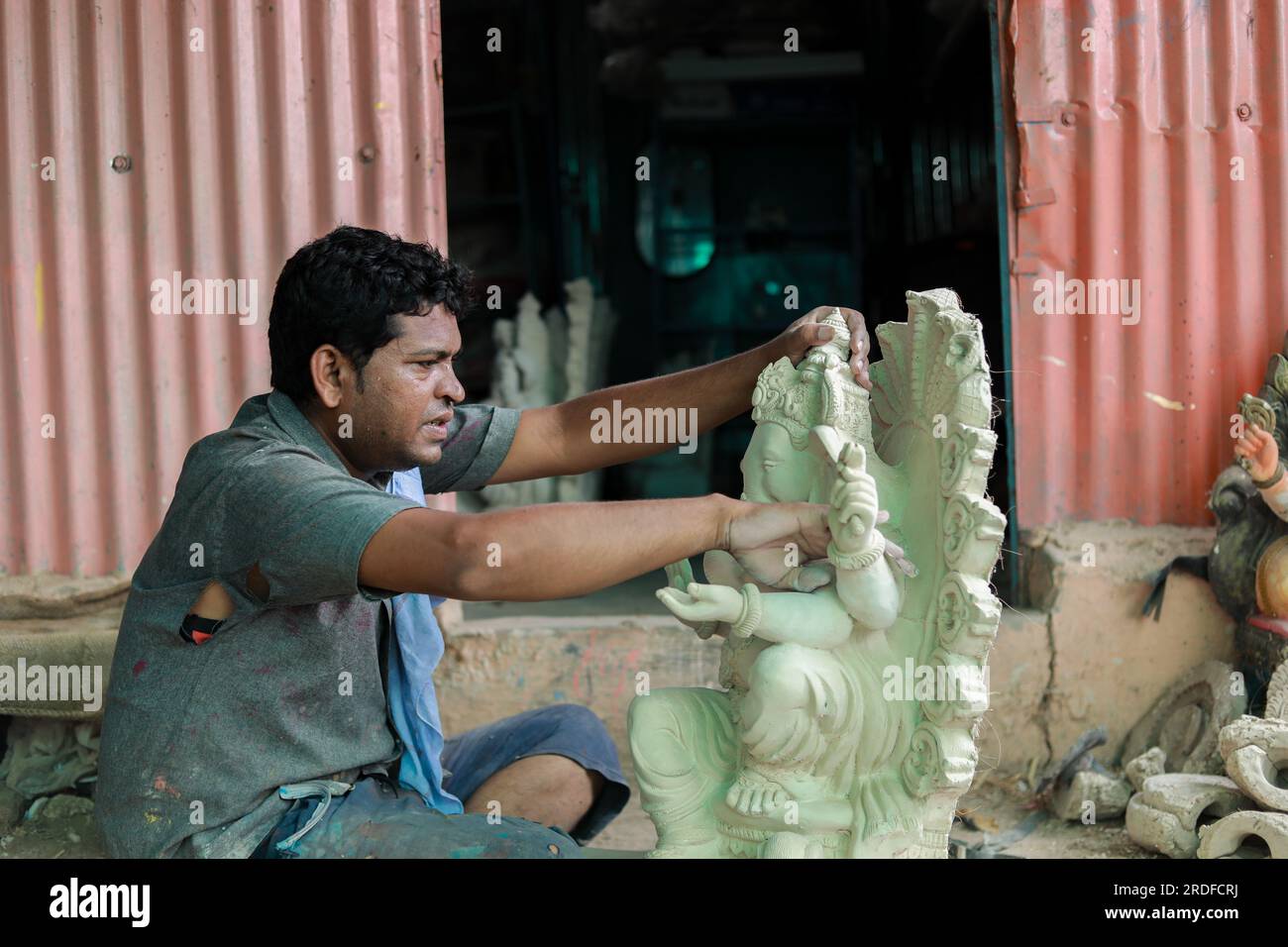 Ganesh, Ganpati idol or murti making process, Workshop for making idols of lord Ganesh for ...