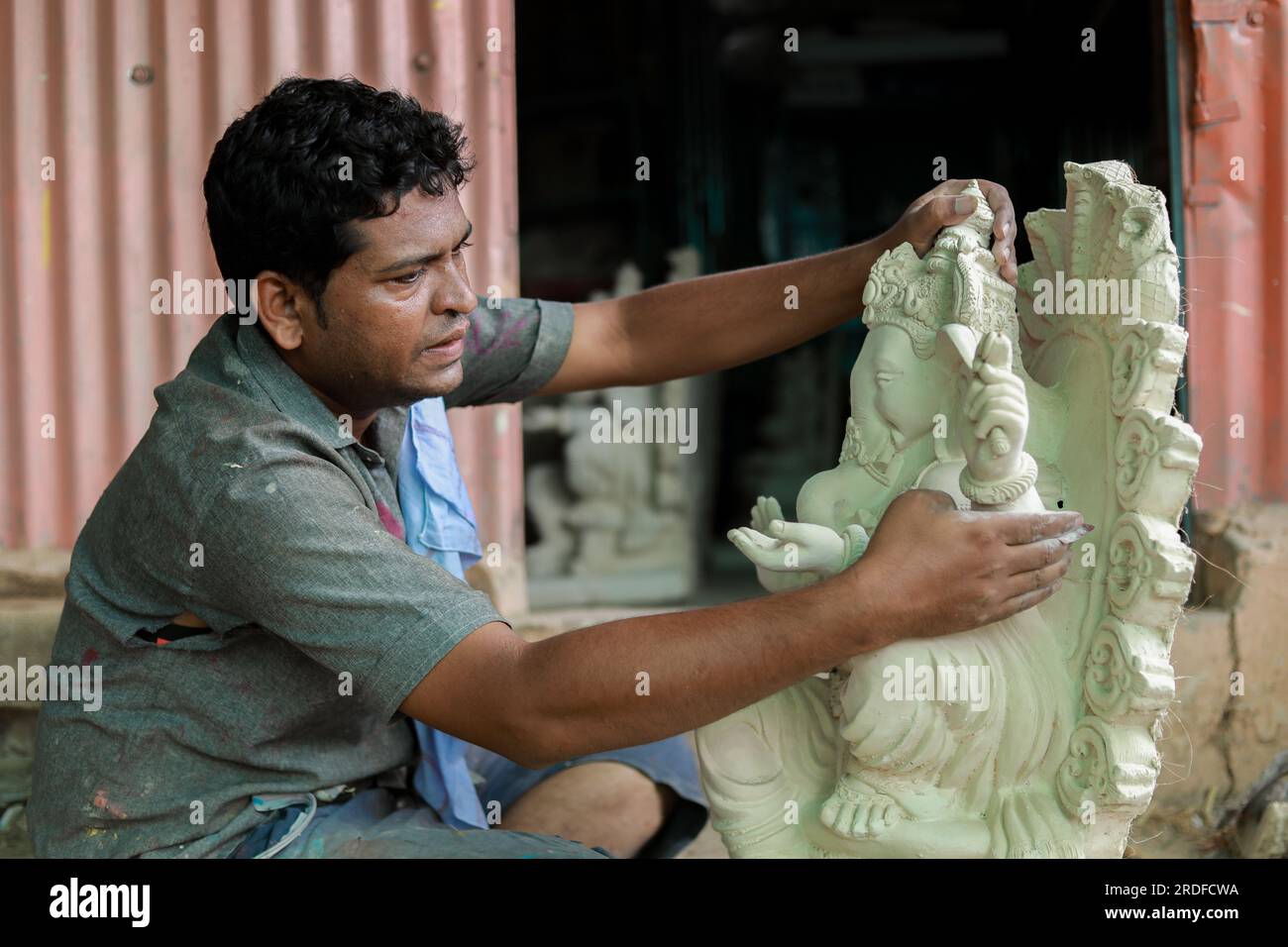 Ganesh, Ganpati idol or murti making process, Workshop for making idols ...