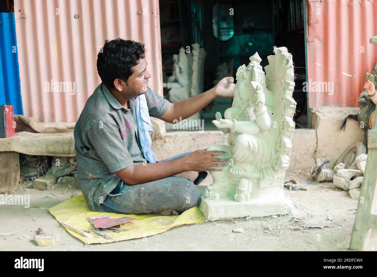 Ganesh, Ganpati idol or murti making process, Workshop for making idols ...