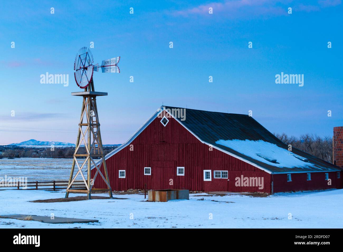 Old Red Barn Stock Photo - Alamy