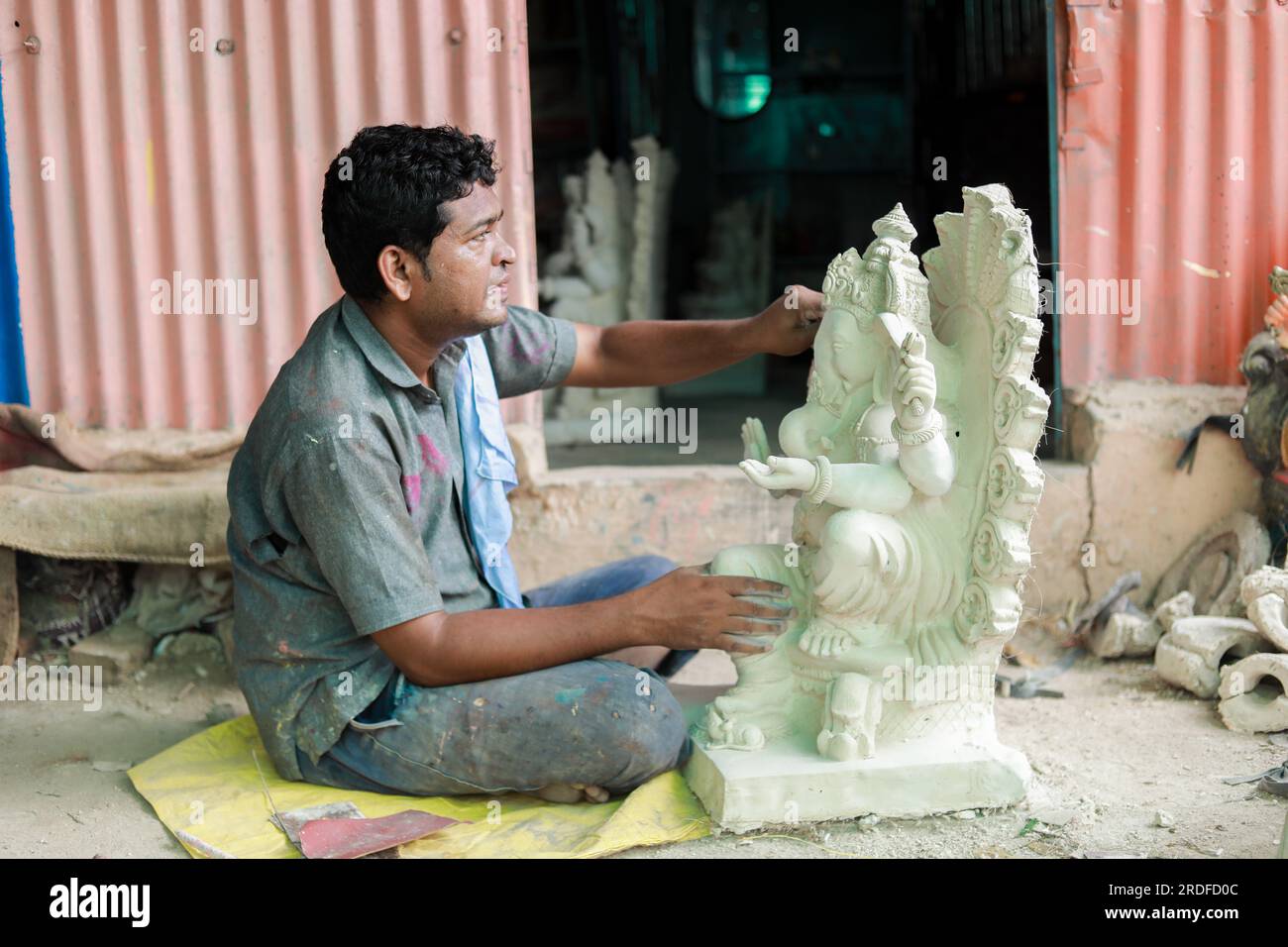Ganesh, Ganpati idol or murti making process, Workshop for making idols ...