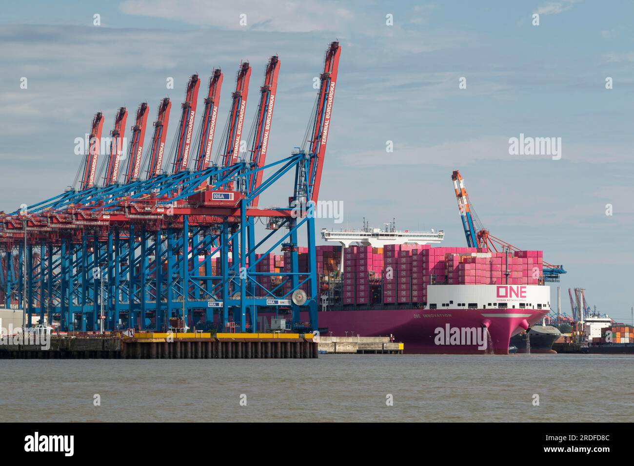 Pink container freighter One Innovation of the shipping company Ocean ...