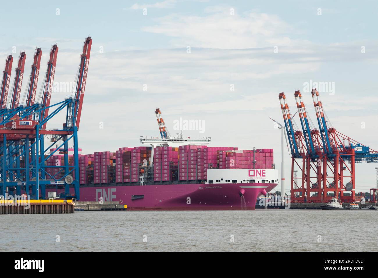 Pink container freighter One Innovation of the shipping company Ocean ...