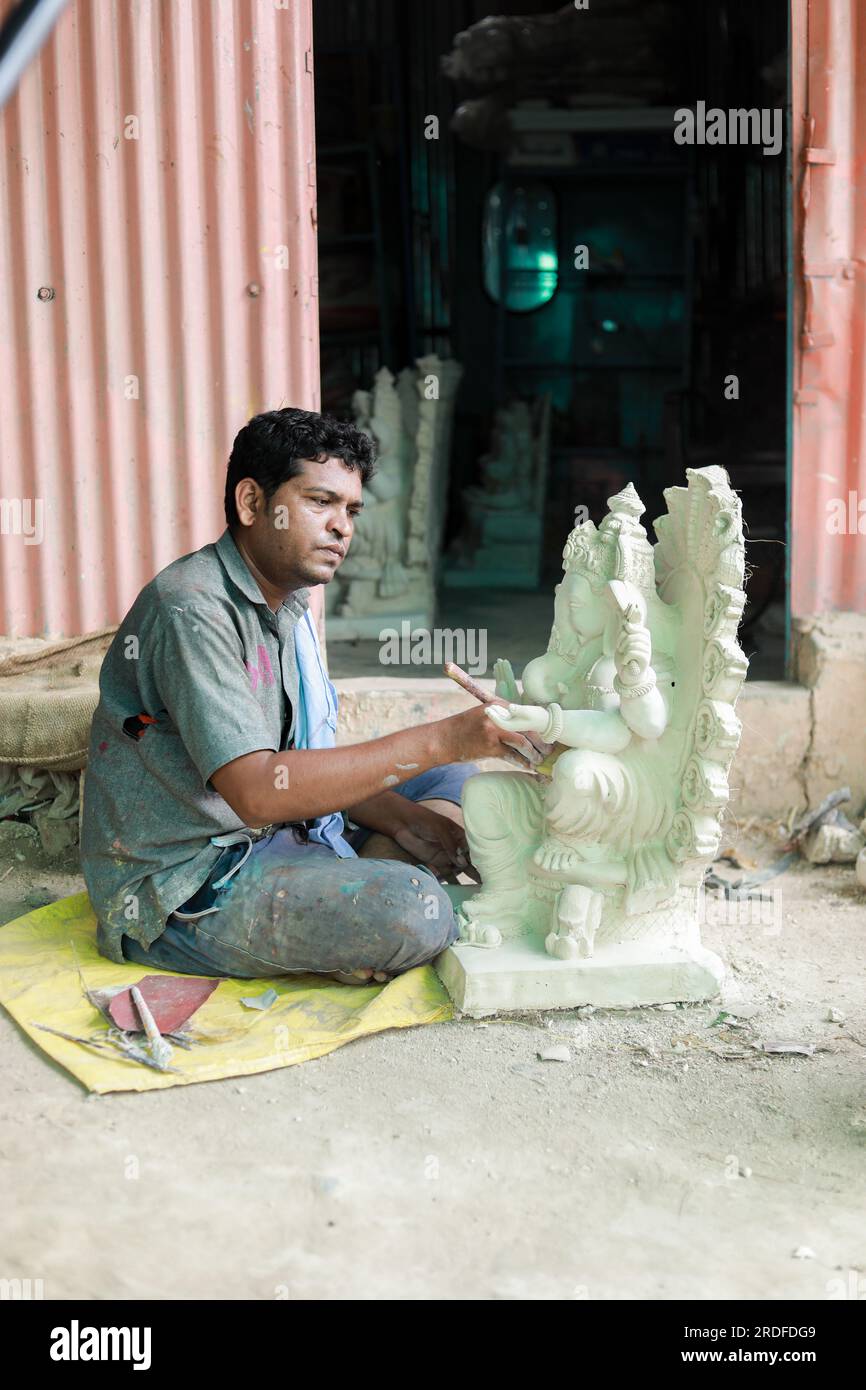 Ganesh, Ganpati idol or murti making process, Workshop for making idols of lord Ganesh for ...