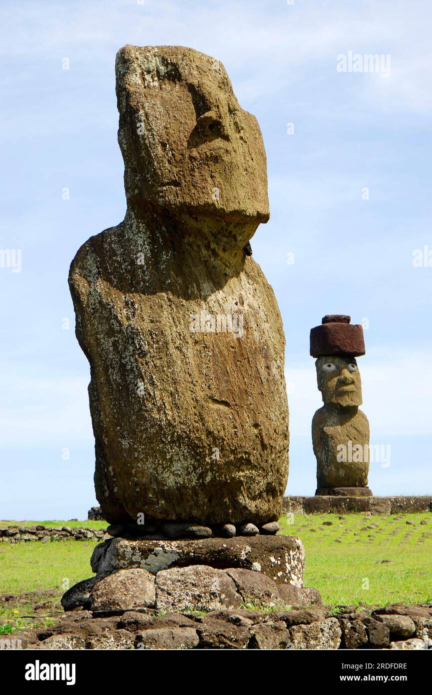 Moai stone sculptures (Roa (fish) ) Hanga, Rapa Nui, Easter Island ...