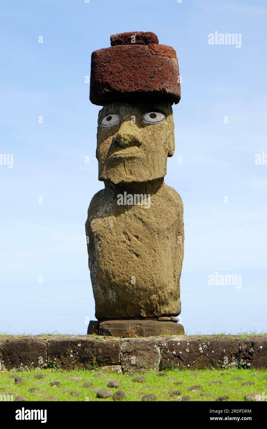 Moai stone sculpture (Roa (fish) ) Hanga, Rapa Nui, Easter Island ...