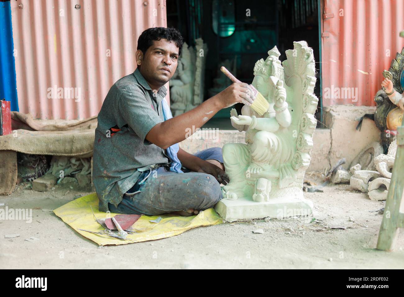 Ganesh, Ganpati idol or murti making process, Workshop for making idols ...