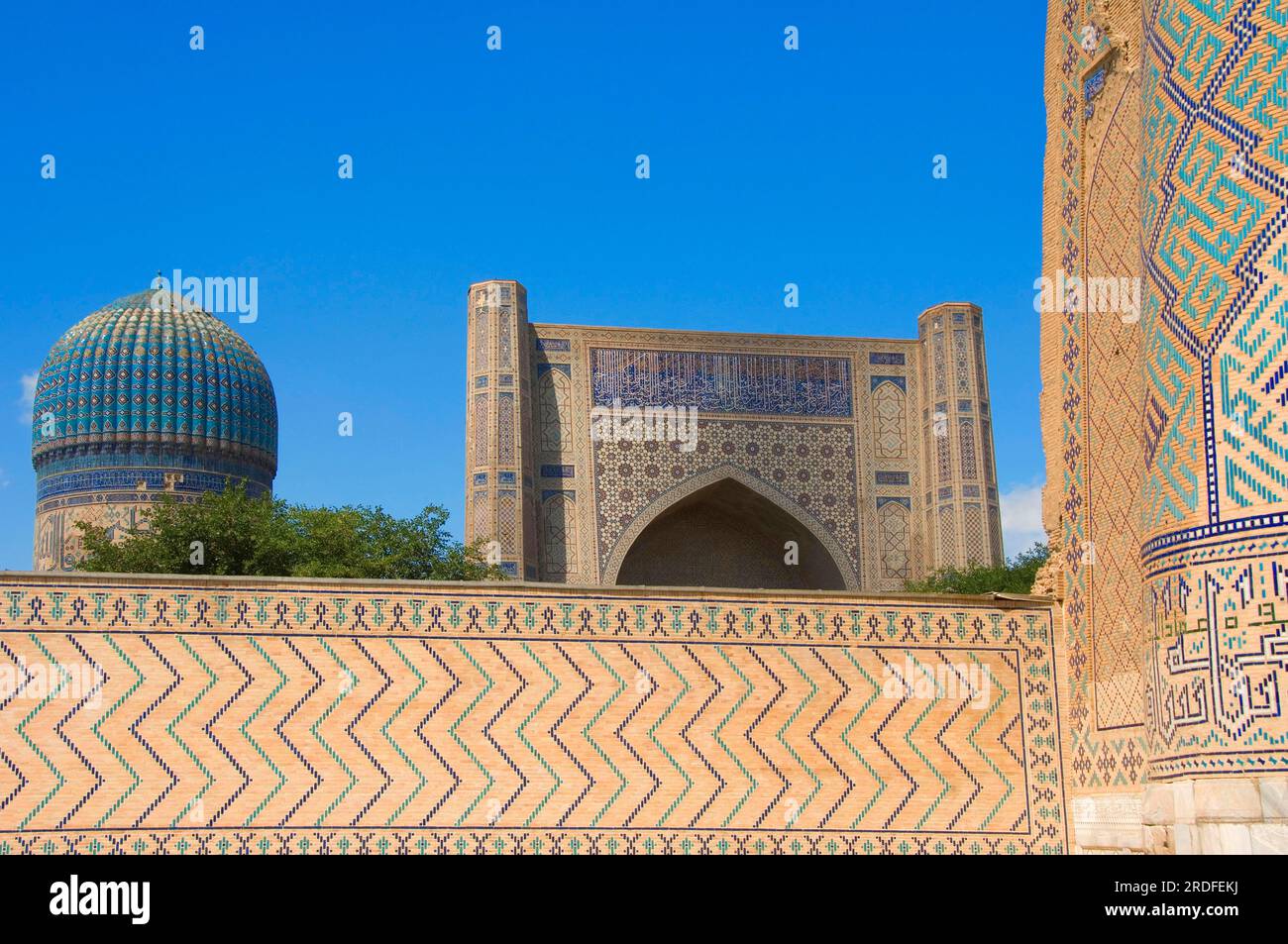 Bibi Khanum Mosque, Hanim, Samarkand, Uzbekistan Stock Photo - Alamy