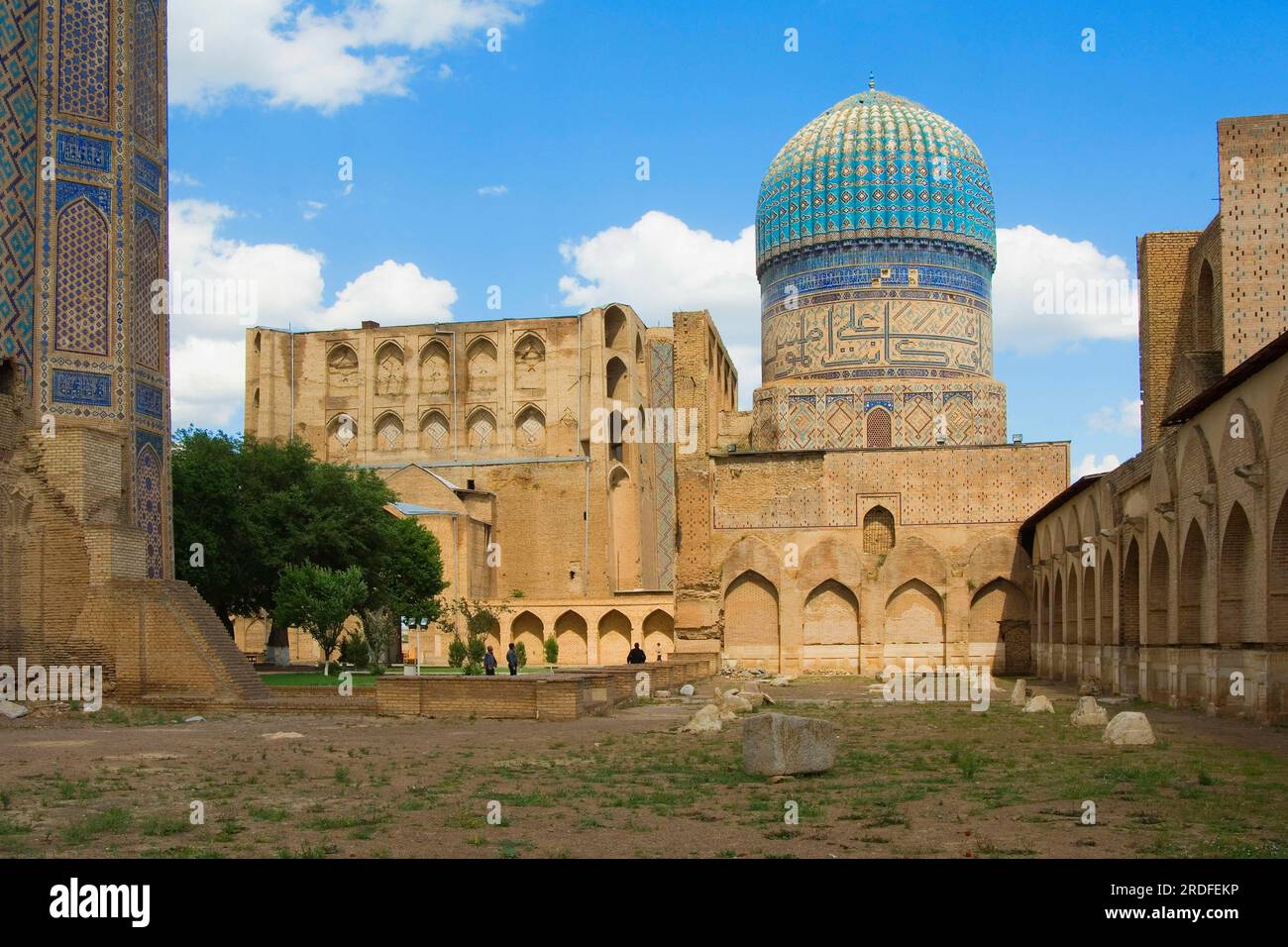 Bibi Khanum Mosque, Hanim, Samarkand, Uzbekistan Stock Photo - Alamy