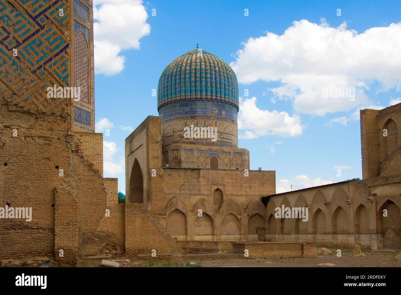 Bibi Khanum Mosque, Hanim, Samarkand, Uzbekistan Stock Photo - Alamy