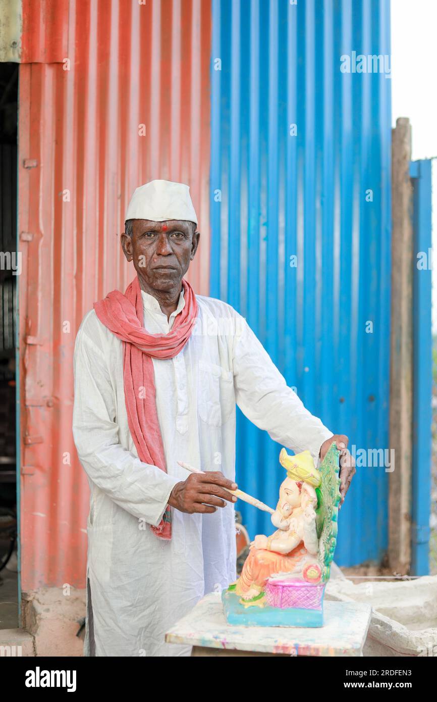 Ganesh, Ganpati idol or murti making process, Workshop for making idols ...