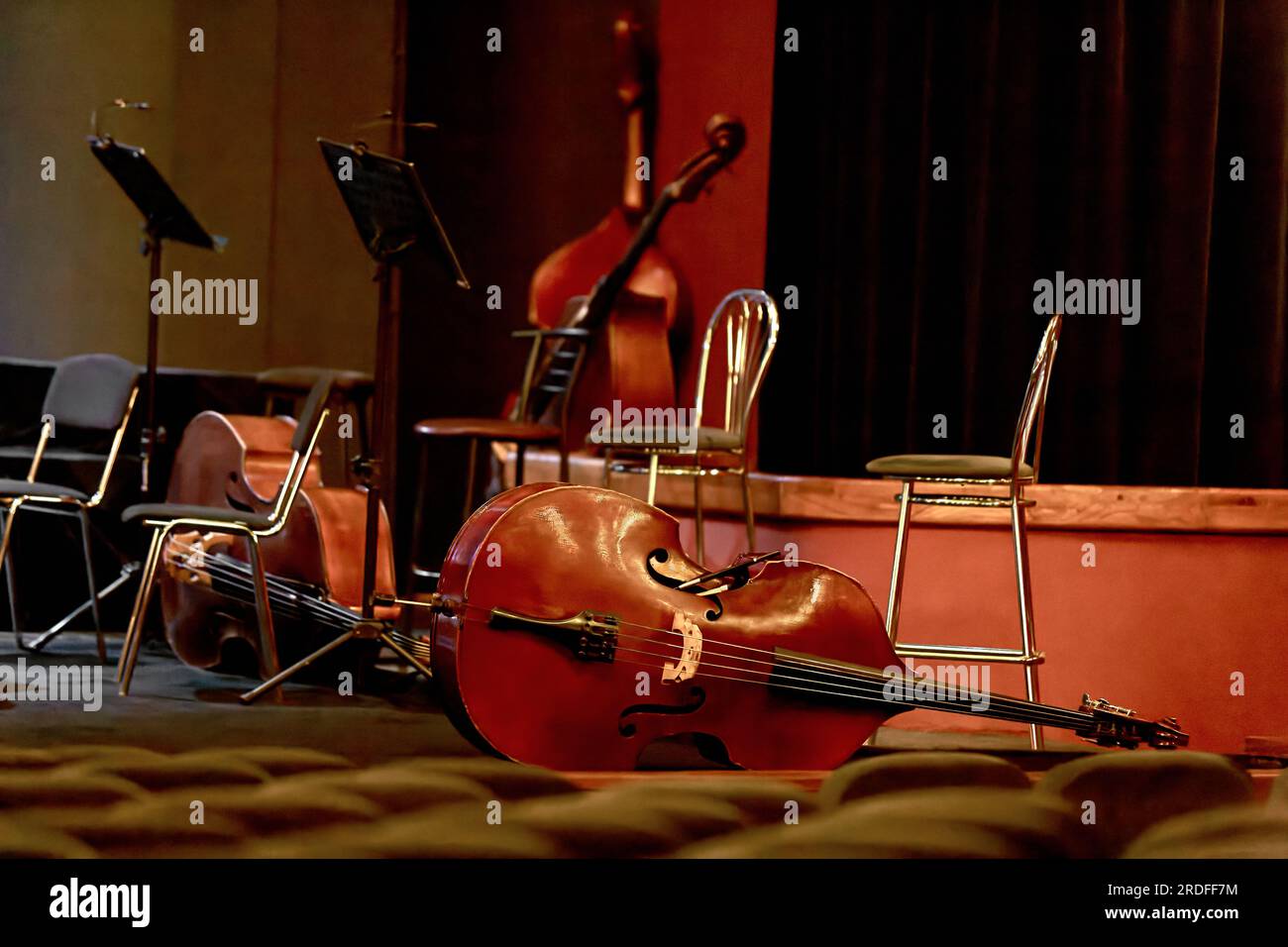 Stage instruments hi-res stock photography and images - Alamy