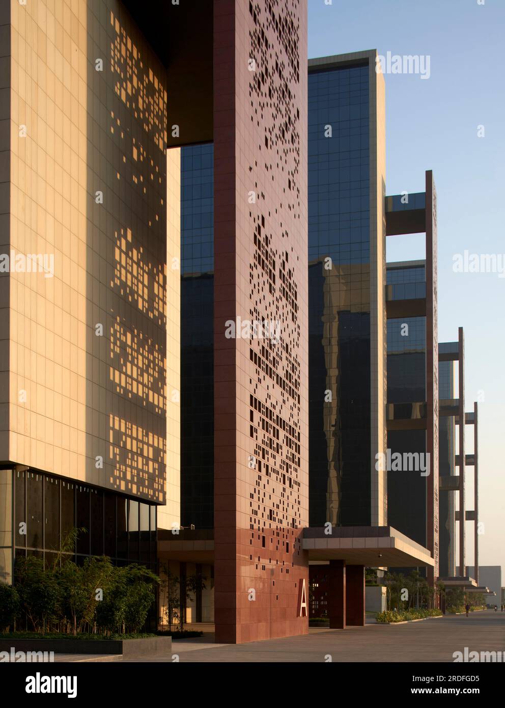 View of entrances. Surat Diamond Bourse, Surat, India. Architect ...