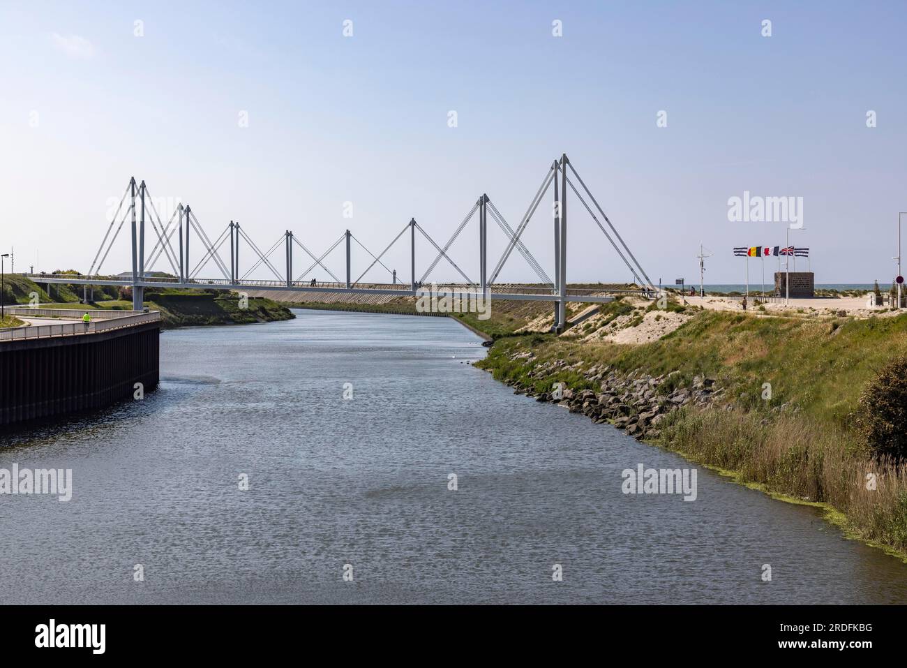 Passerelle du Grand Large, pedestrian bridge, Canal de Bergues, Dunkirk ...