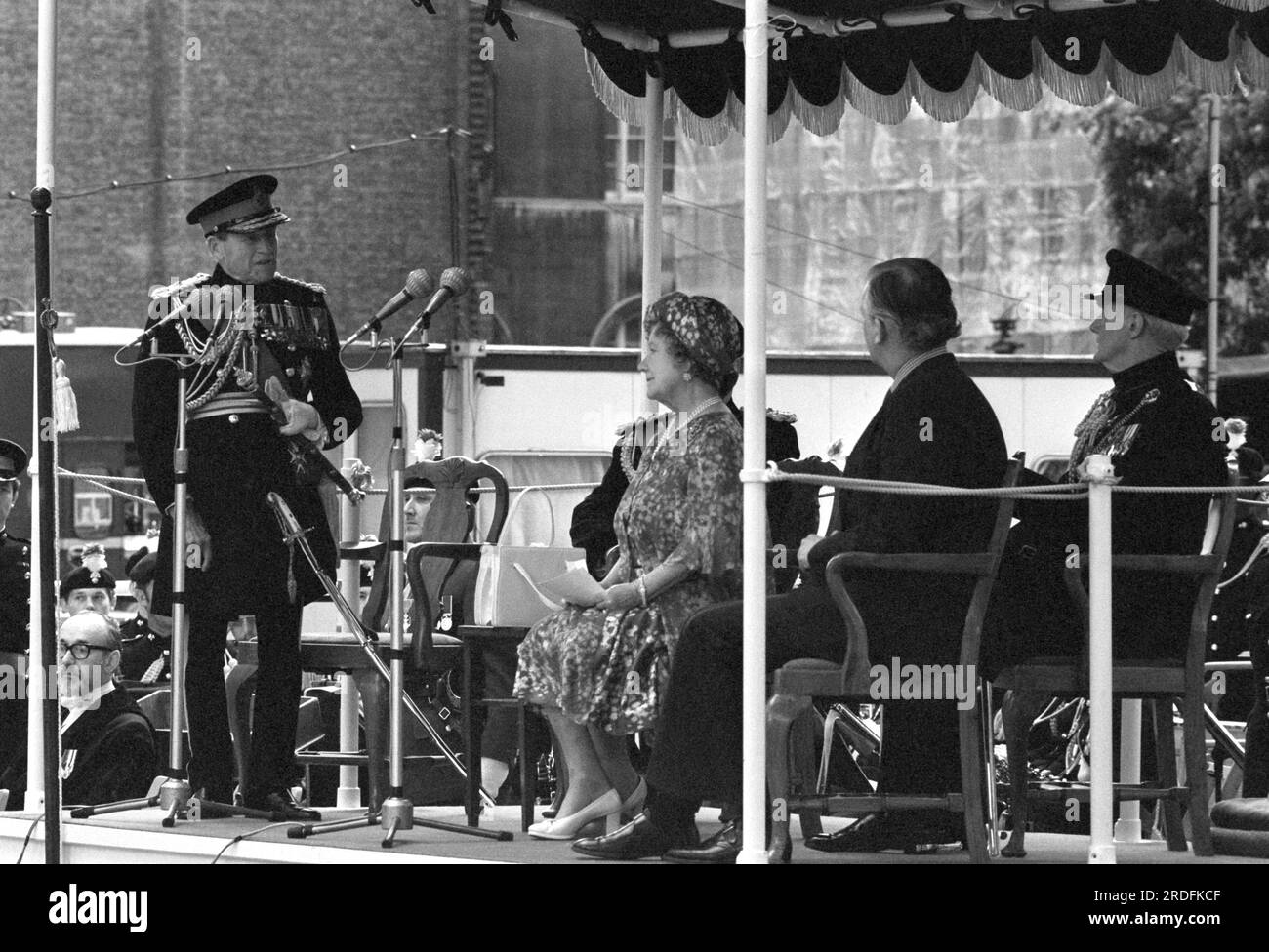 80-2929 HRH QUEEN ELIZABETH, QUEEN MOTHER & LORD HARDING 06 June 1980 ...
