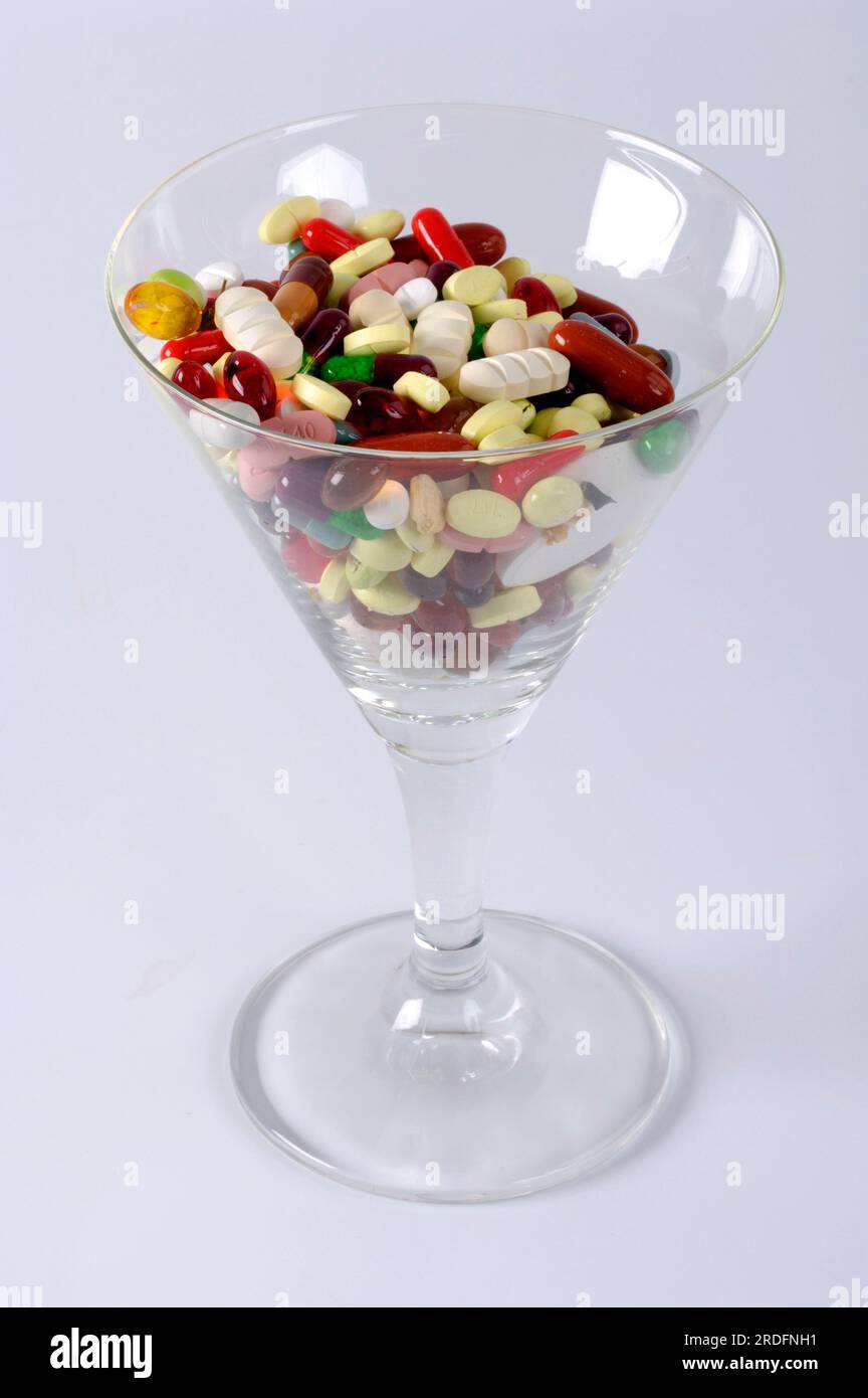 Tablets in cocktail glass, cutout, object Stock Photo - Alamy