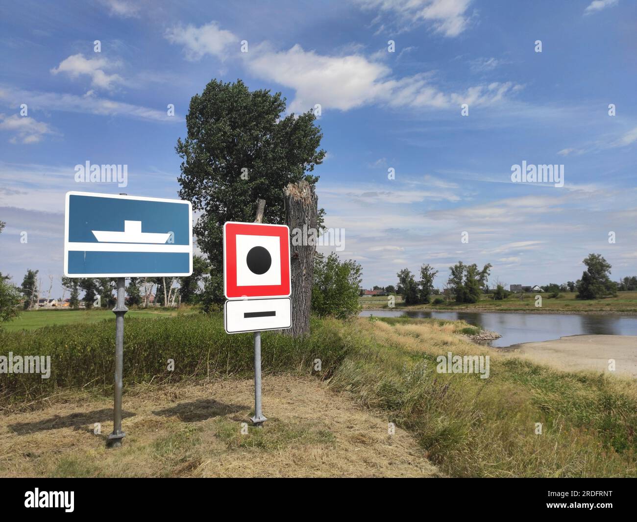 Elster (Elbe) - Tethered ferries on the River Elbe move from bank to ...