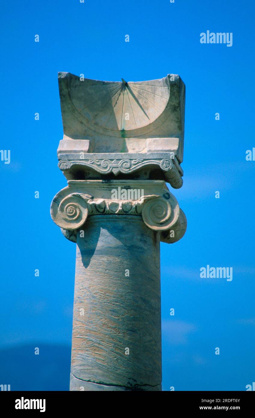 Sundial column, Temple of Apollo, excavation site, Pompeii, Italy Stock ...