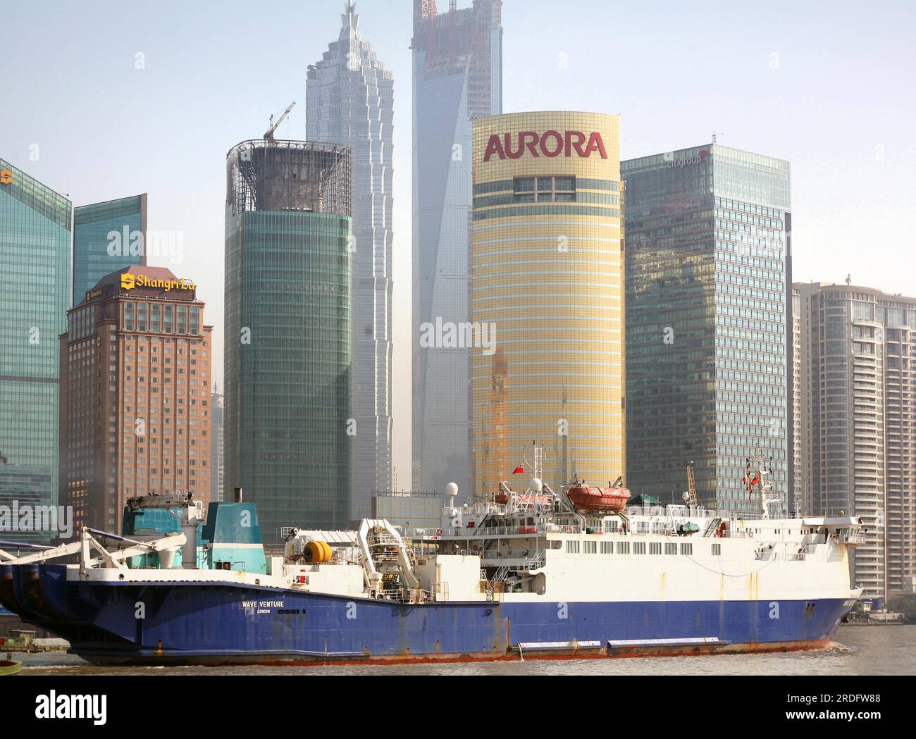 Ship on the Huangpu River in Shanghai in front of the skyline of Pudong ...
