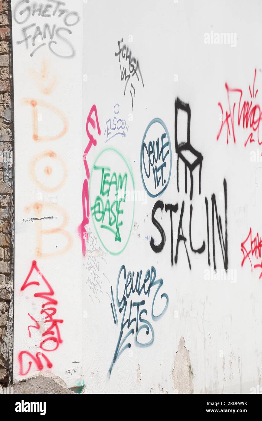 Daubed wall hi-res stock photography and images - Alamy